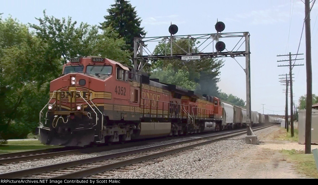 BNSF 4532 & 5702